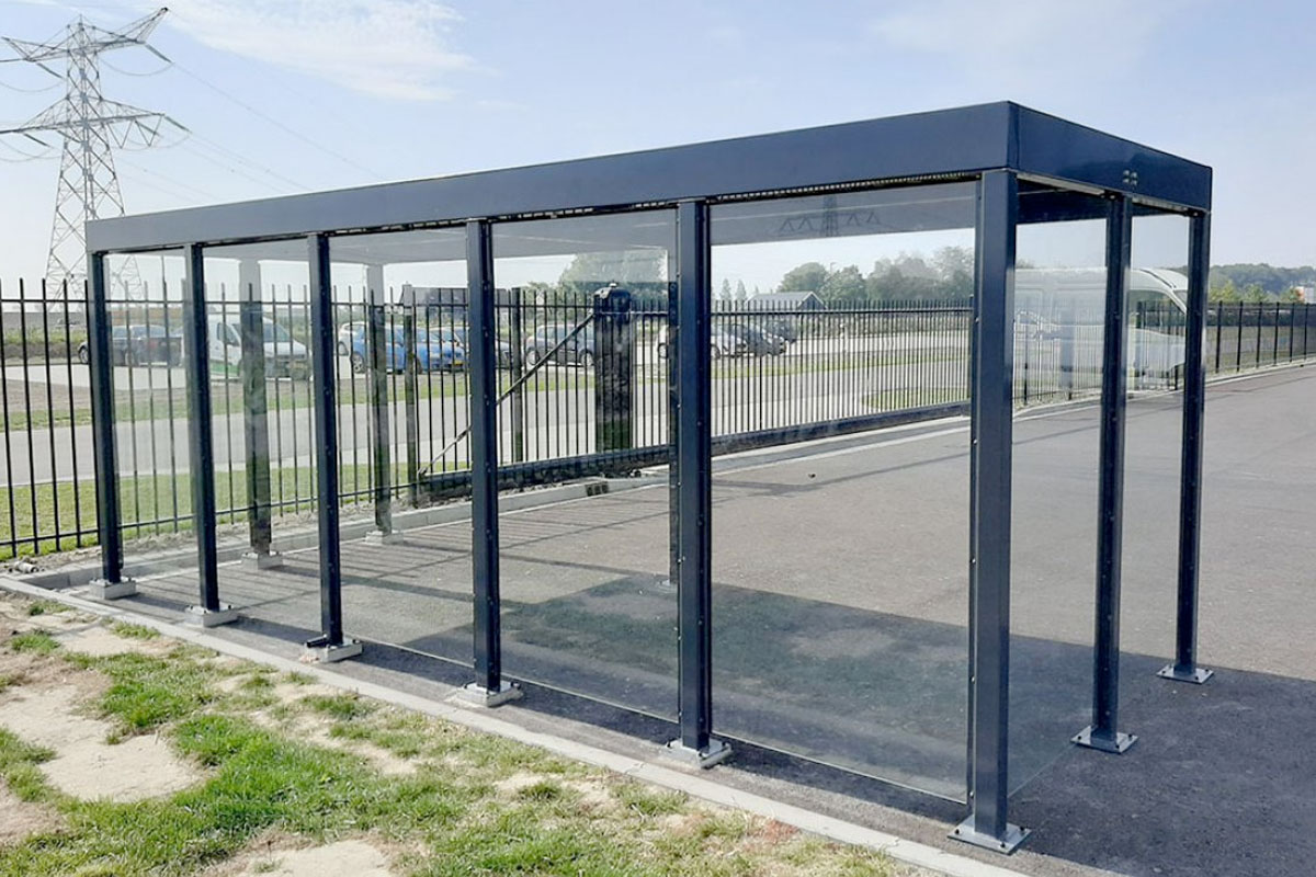 Fietsenstalling met glas