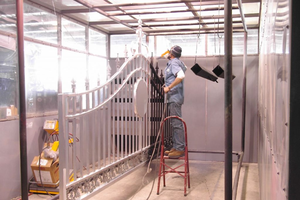 Hekwerk laten coaten: nieuw leven in je oude hekwerk - Afrastering