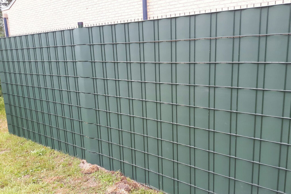 Geef je Dubbelstaafmat Hekwerk een Upgrade met Vlechtband - Afrastering