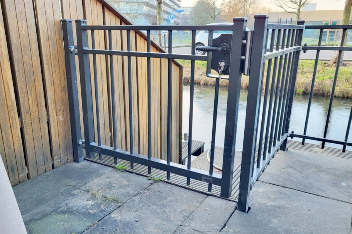 Hoe diep gaan palen van een hekwerk de grond in? Alles wat je moet weten over fundering en ...