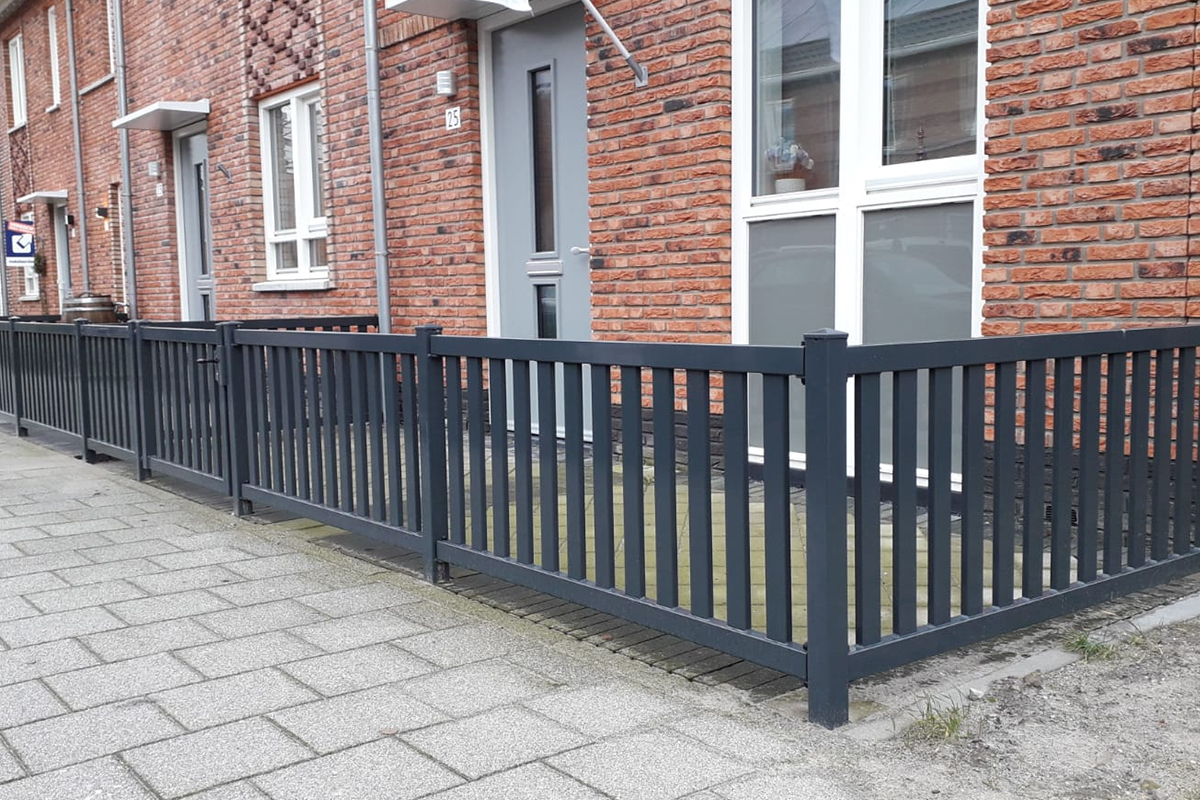 Tuinhek metaal modern: een stijlvolle en duurzame keuze - Afrastering