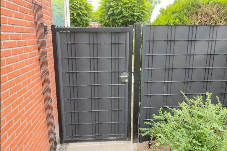 Dubbelstaafmat hekwerk met vlechtband - Afrastering