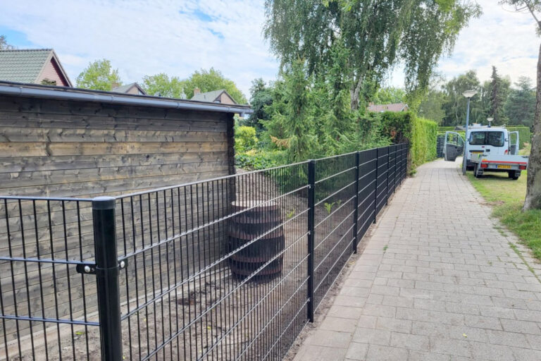 Welke hoogte dubbelstaafmat hekwerk past bij jouw situatie? - Afrastering